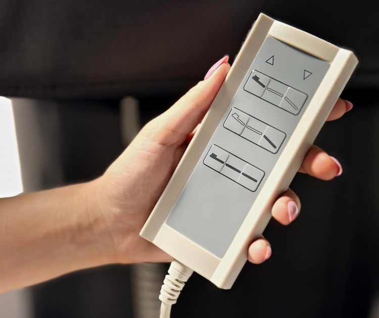 Ergo Electric Adjustable Treatment Table for Beauty Professionals ...